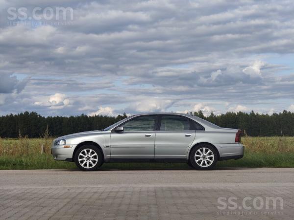 Grey Volvo S80 2003 in Riga, with an engine capacity of 2.40 L and mileage of 337 thousand km for 2000 €, photo 3 on AUTOMOTO.COM.LV