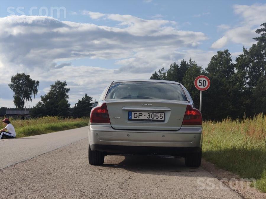 Grey Volvo S80 2003 in Riga, with an engine capacity of 2.40 L and mileage of 337 thousand km for 2000 €, photo 7 on AUTOMOTO.COM.LV