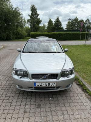Grey Volvo S80 2003 in Ventspils, with an engine capacity of 2.40 L and mileage of 356 thousand km for 1500 €, photo  on AUTOMOTO.COM.LV