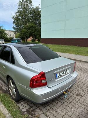 Grey Volvo S80 2003 in Ventspils, with an engine capacity of 2.40 L and mileage of 356 thousand km for 1500 €, photo 3 on AUTOMOTO.COM.LV