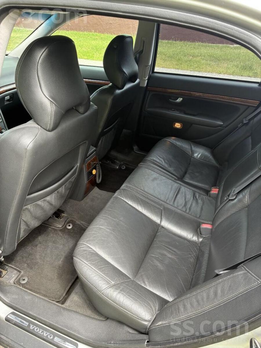 Grey Volvo S80 2003 in Ventspils, with an engine capacity of 2.40 L and mileage of 356 thousand km for 1500 €, photo 4 on AUTOMOTO.COM.LV