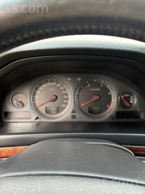 Grey Volvo S80 2003 in Ventspils, with an engine capacity of 2.40 L and mileage of 356 thousand km for 1500 €, photo 5 on AUTOMOTO.COM.LV