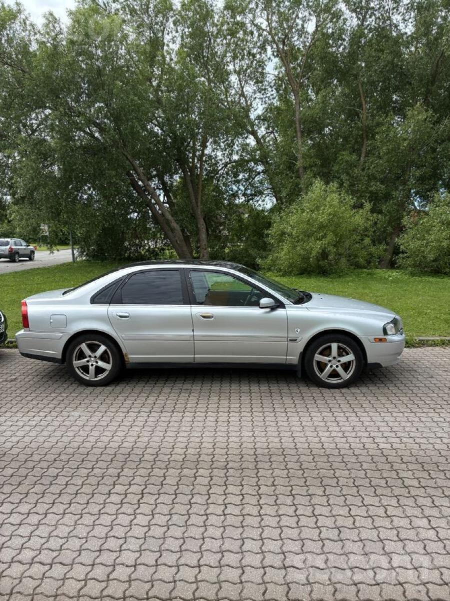 Grey Volvo S80 2003 in Ventspils, with an engine capacity of 2.40 L and mileage of 356 thousand km for 1500 €, photo 10 on AUTOMOTO.COM.LV