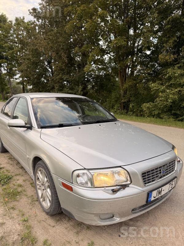 Grey Volvo S80 2003 in Rezekne, with an engine capacity of 2.40 L and mileage of 450 thousand km for 1350 €, photo 3 on AUTOMOTO.COM.LV