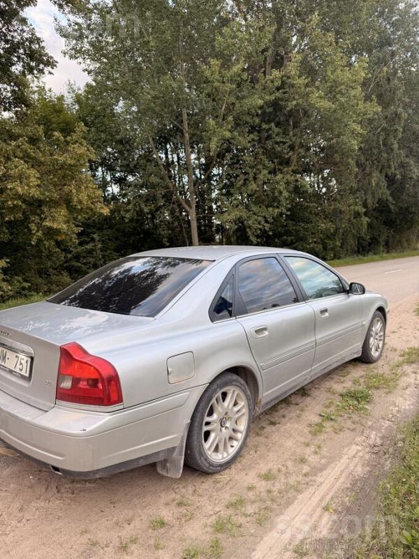 Grey Volvo S80 2003 in Rezekne, with an engine capacity of 2.40 L and mileage of 450 thousand km for 1350 €, photo 4 on AUTOMOTO.COM.LV