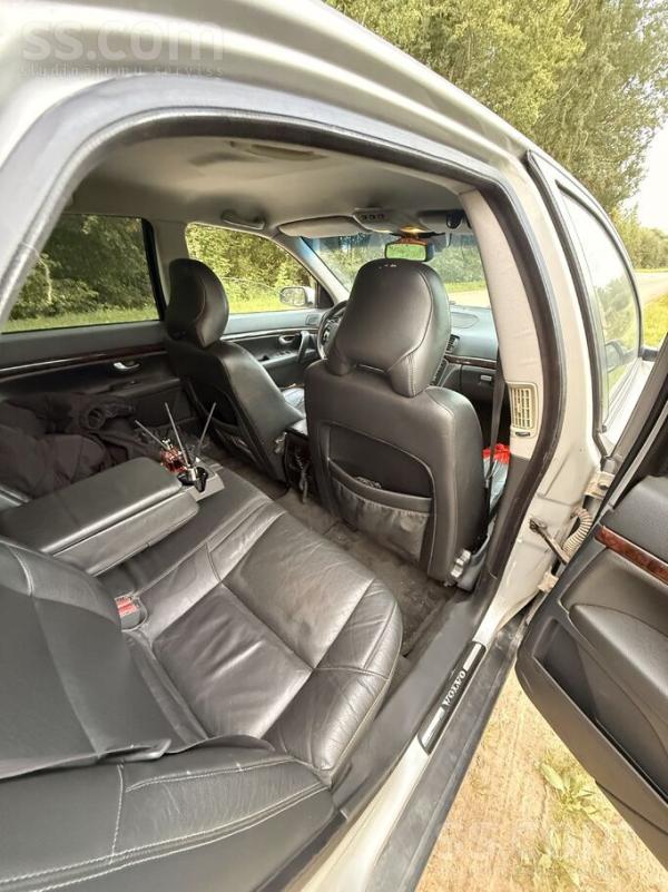 Grey Volvo S80 2003 in Rezekne, with an engine capacity of 2.40 L and mileage of 450 thousand km for 1350 €, photo 7 on AUTOMOTO.COM.LV