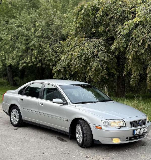 Grey Volvo S80 2003 in Vilnius, with an engine capacity of 2.40 L and mileage of 291 thousand km for 900 €, photo 3 on AUTOMOTO.COM.LV