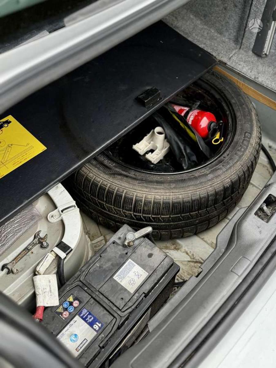 Pelēks Volvo S80 2003 Viļņa, ar dzinēja tilpumu 2.40 L un nobraukumu 291 tūkst. km par 900 €, foto 10 vietnē AUTOMOTO.COM.LV