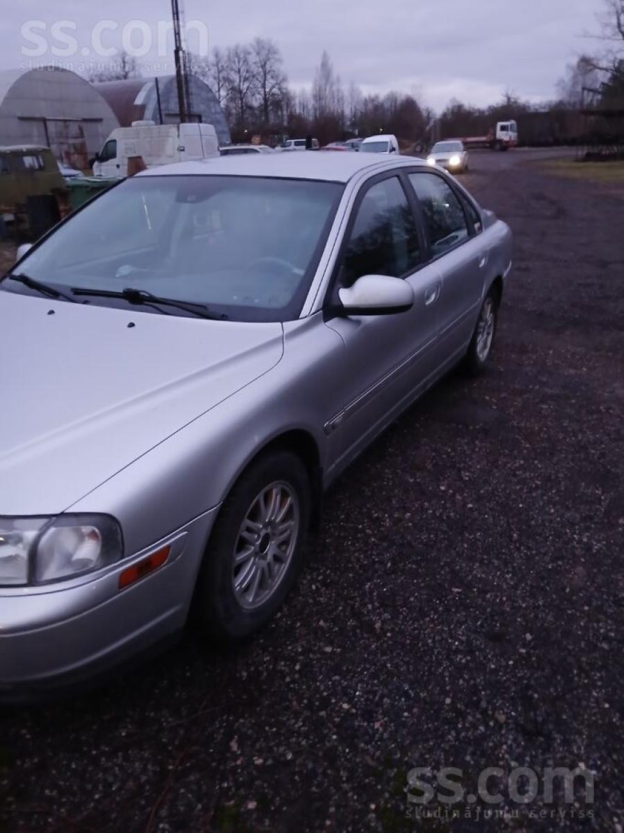 Pelēks Volvo S80 2004 Ogre, ar dzinēja tilpumu 2.40 L un nobraukumu 306 tūkst. km par 900 €, foto 3 vietnē AUTOMOTO.COM.LV