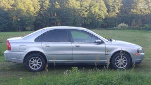 Grey Volvo S80 2004 in Vilnius, with an engine capacity of 2.40 L and mileage of 369 thousand km for 1770 €, photo 2 on AUTOMOTO.COM.LV