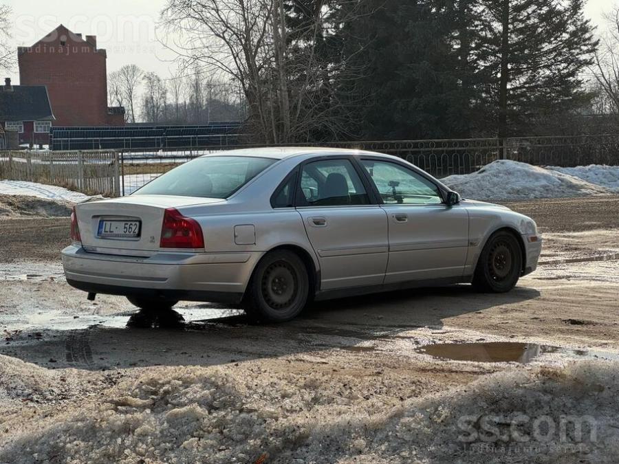 Grey Volvo S80 2004 in Ludza, with an engine capacity of 2.40 L and mileage of 212 thousand km for 1100 €, photo 2 on AUTOMOTO.COM.LV