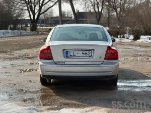 Grey Volvo S80 2004 in Ludza, with an engine capacity of 2.40 L and mileage of 212 thousand km for 1100 €, photo 3 on AUTOMOTO.COM.LV