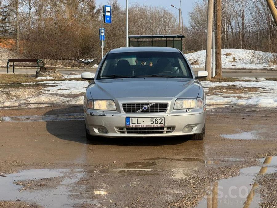 Grey Volvo S80 2004 in Ludza, with an engine capacity of 2.40 L and mileage of 212 thousand km for 1100 €, photo 6 on AUTOMOTO.COM.LV