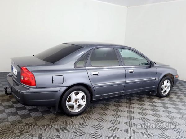 Grey Volvo S80 2004 in Tallinn, with an engine capacity of 2.40 L and mileage of 408 thousand km for 1299 €, photo 3 on AUTOMOTO.COM.LV