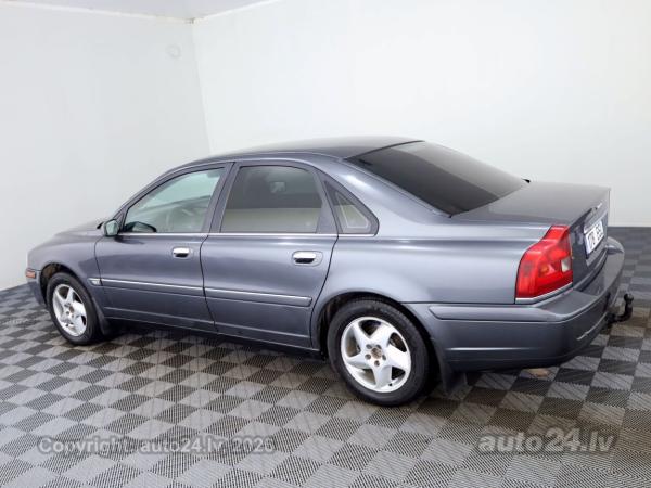 Grey Volvo S80 2004 in Tallinn, with an engine capacity of 2.40 L and mileage of 408 thousand km for 1299 €, photo 4 on AUTOMOTO.COM.LV