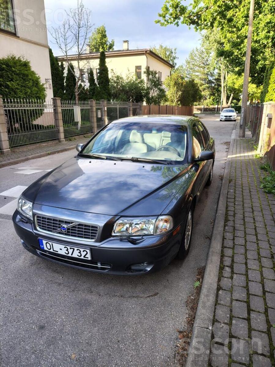 Grey Volvo S80 2004 in Riga, with an engine capacity of 2.50 L and mileage of 318 thousand km for 1055 €, photo 1 on AUTOMOTO.COM.LV