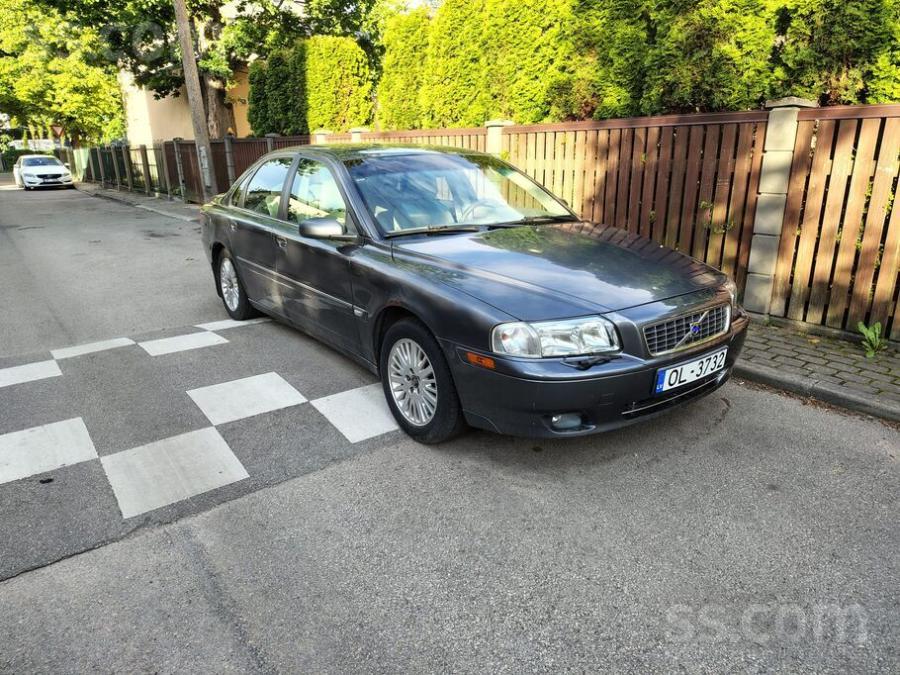 Grey Volvo S80 2004 in Riga, with an engine capacity of 2.50 L and mileage of 318 thousand km for 1055 €, photo 3 on AUTOMOTO.COM.LV