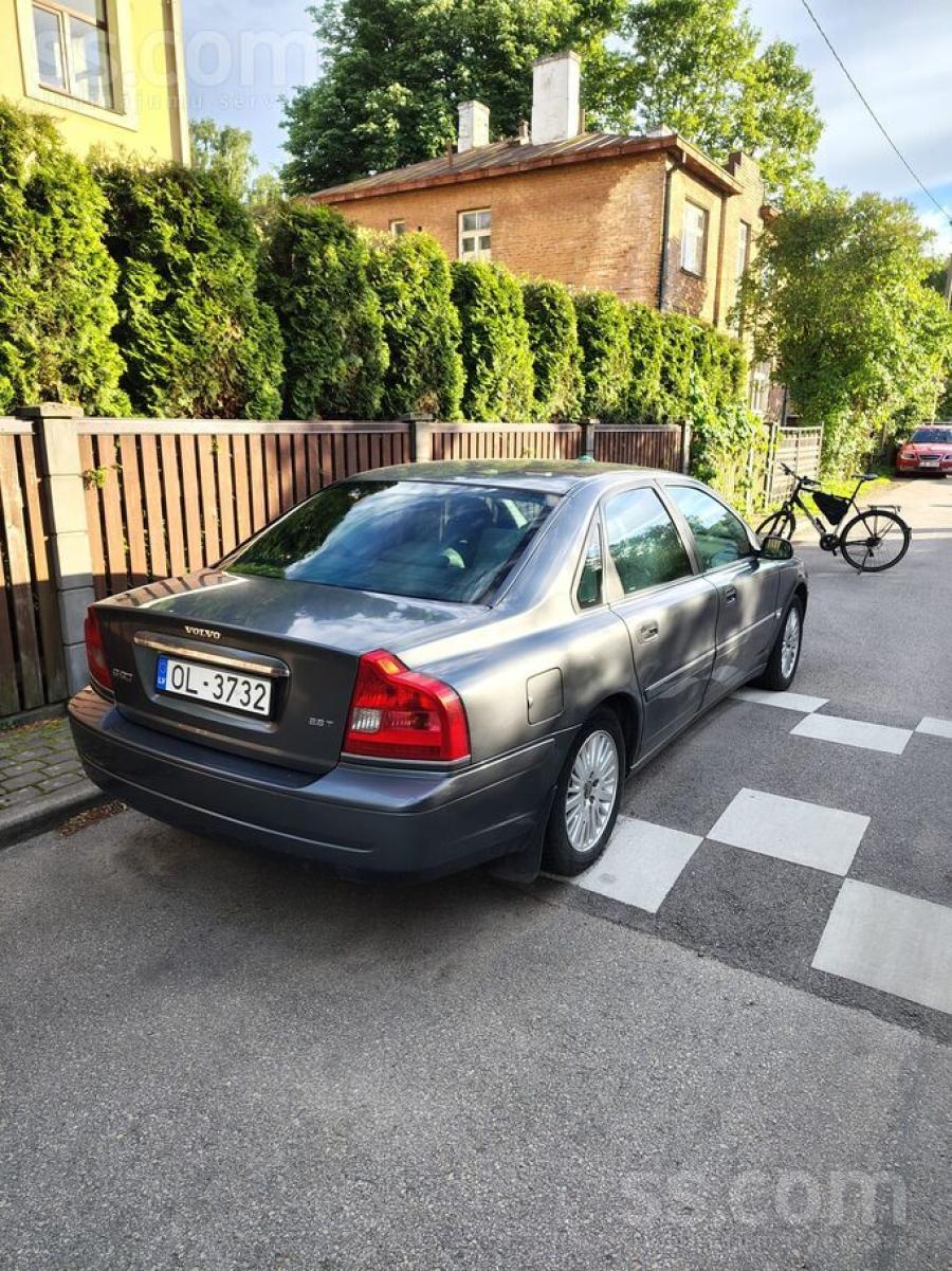 Grey Volvo S80 2004 in Riga, with an engine capacity of 2.50 L and mileage of 318 thousand km for 1055 €, photo 6 on AUTOMOTO.COM.LV