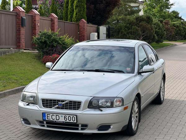 Grey Volvo S80 2004 in Klaipeda, with an engine capacity of 2.90 L and mileage of 244 thousand km for 1480 €, photo 1 on AUTOMOTO.COM.LV