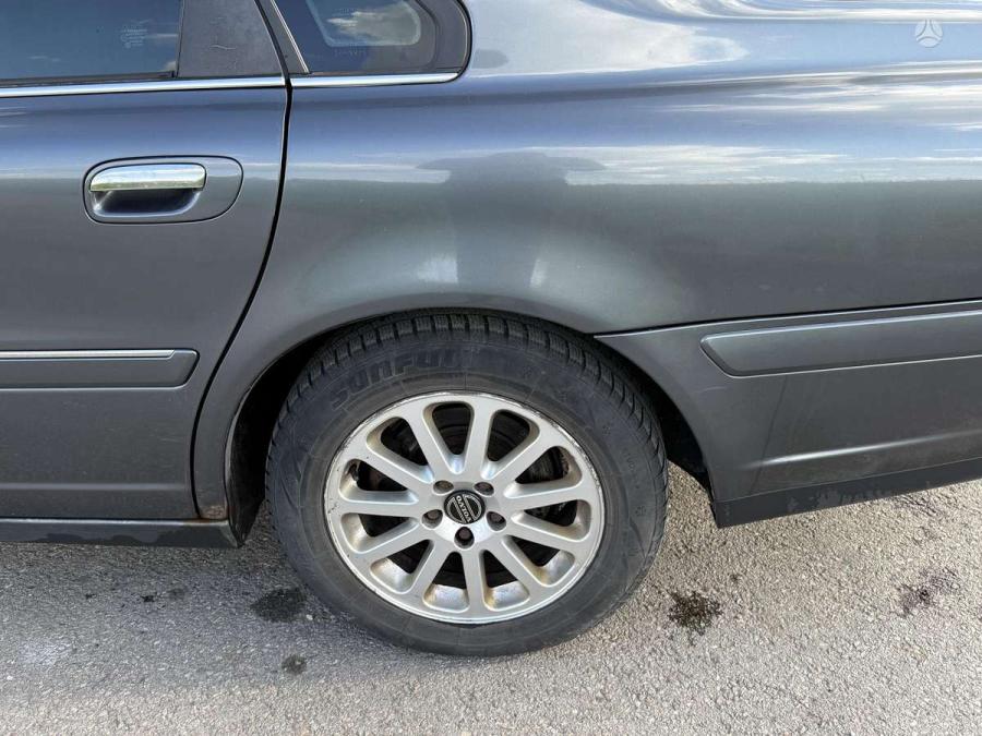 Grey Volvo S80 2004 in Vilnius, with an engine capacity of 2.40 L and mileage of 329 thousand km for 1000 €, photo 11 on AUTOMOTO.COM.LV