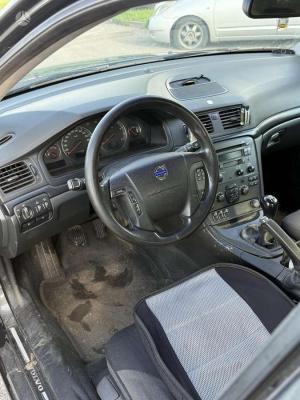 Grey Volvo S80 2004 in Vilnius, with an engine capacity of 2.40 L and mileage of 329 thousand km for 1000 €, photo 12 on AUTOMOTO.COM.LV