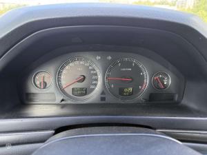Grey Volvo S80 2004 in Vilnius, with an engine capacity of 2.40 L and mileage of 329 thousand km for 1000 €, photo 15 on AUTOMOTO.COM.LV