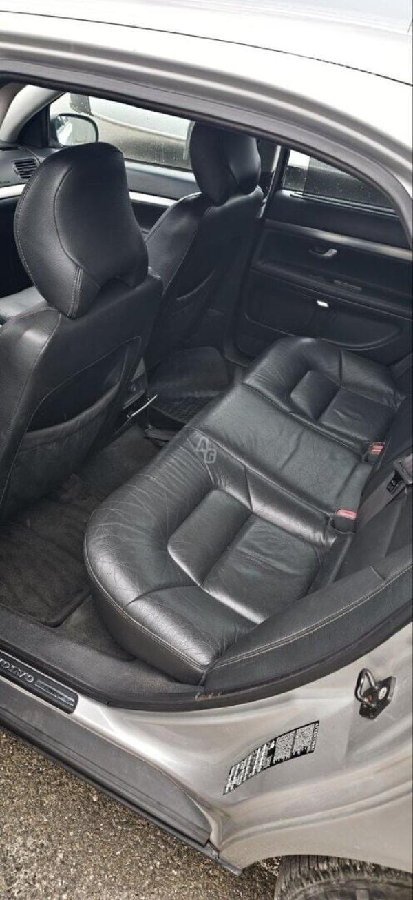 Pelēks Volvo S80 2004 Viļņa, ar dzinēja tilpumu 2.40 L un nobraukumu 231 tūkst. km par 750 €, foto 9 vietnē AUTOMOTO.COM.LV