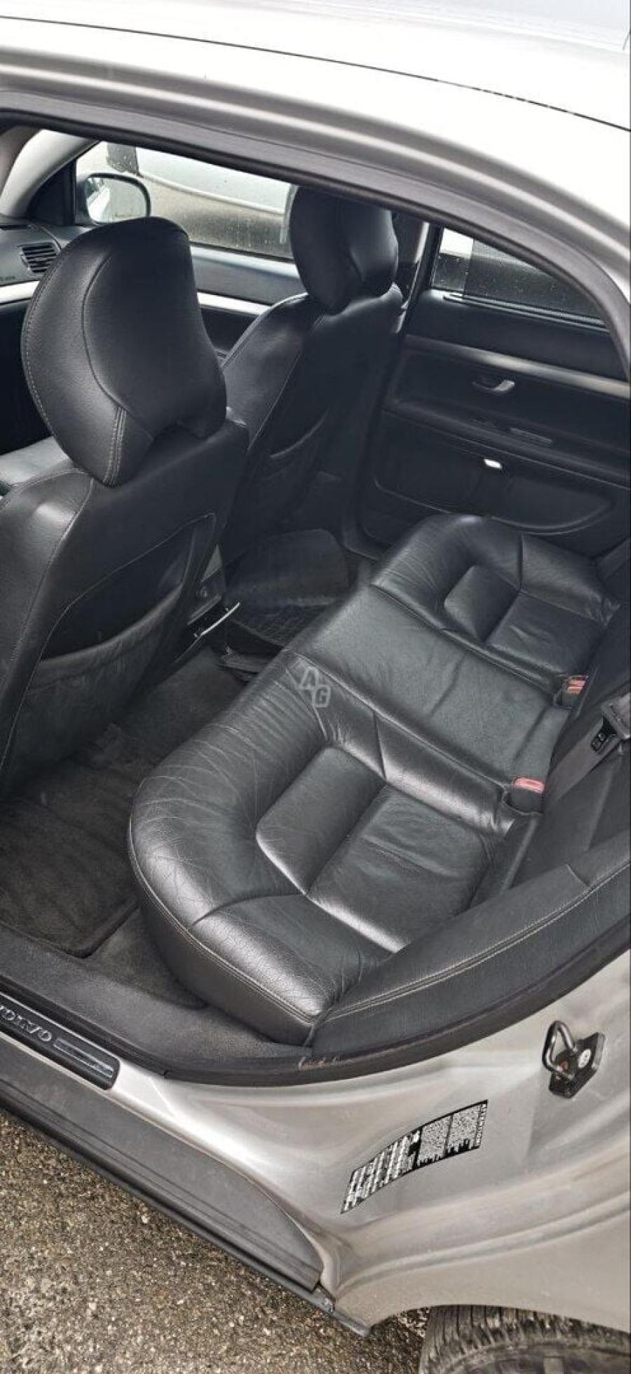 Pelēks Volvo S80 2004 Viļņa, ar dzinēja tilpumu 2.40 L un nobraukumu 231 tūkst. km par 750 €, foto 10 vietnē AUTOMOTO.COM.LV