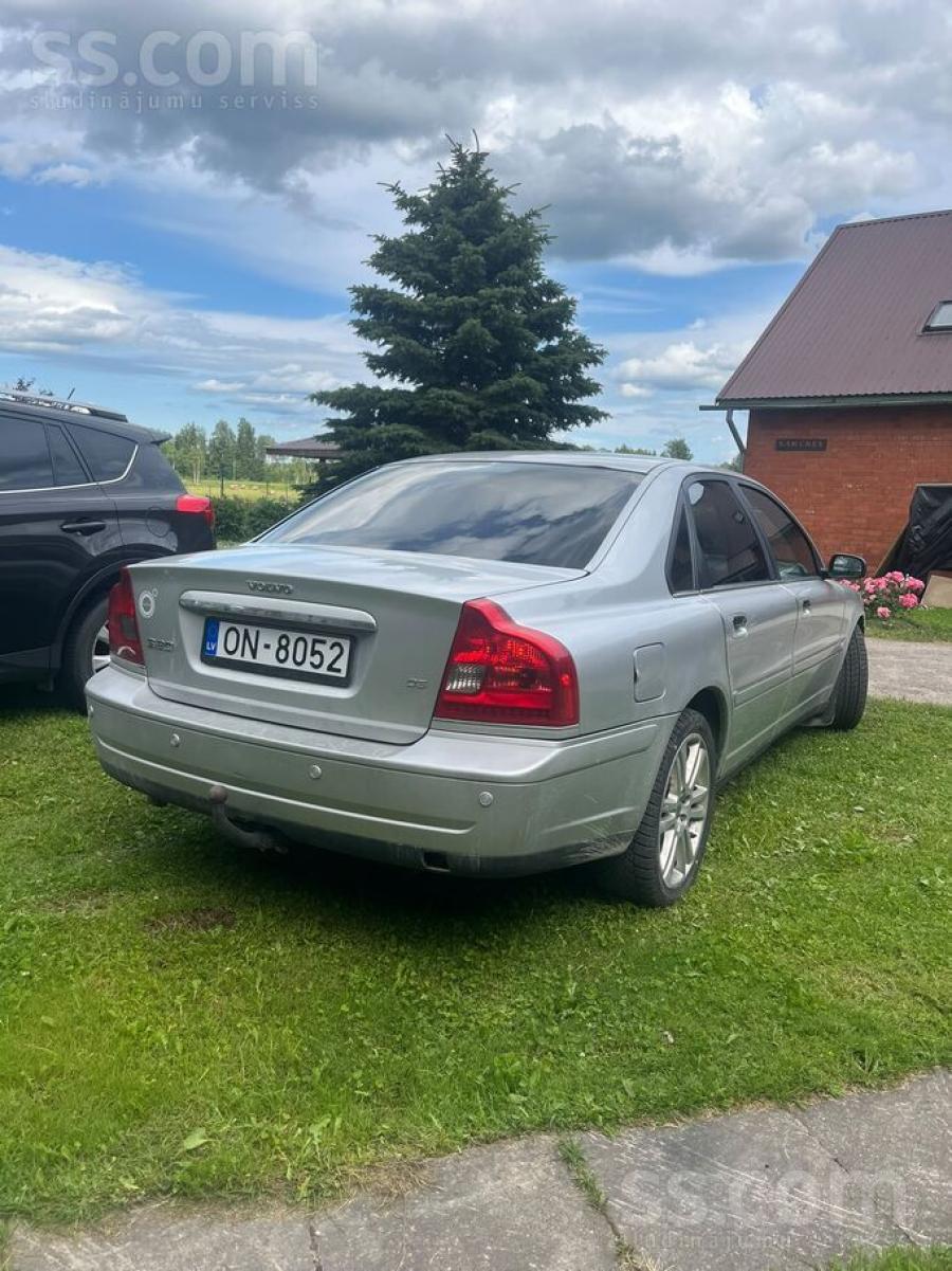 Grey Volvo S80 2004 in Riga, with an engine capacity of 2.40 L and mileage of 286 thousand km for 1850 €, photo 3 on AUTOMOTO.COM.LV