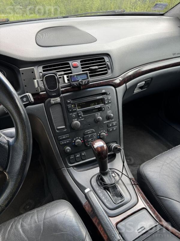 Pelēks Volvo S80 2004 Rīga, ar dzinēja tilpumu 2.40 L un nobraukumu 383 tūkst. km par 1800 €, foto 7 vietnē AUTOMOTO.COM.LV
