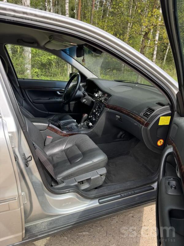 Pelēks Volvo S80 2004 Rīga, ar dzinēja tilpumu 2.40 L un nobraukumu 383 tūkst. km par 1800 €, foto 5 vietnē AUTOMOTO.COM.LV