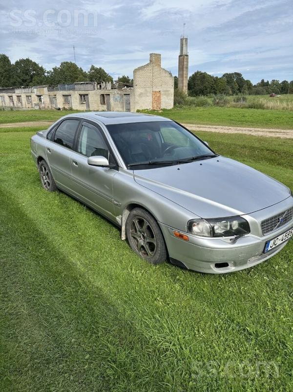Grey Volvo S80 2004 in Tukums, with an engine capacity of 2.40 L and mileage of 519 thousand km for 750 €, photo 3 on AUTOMOTO.COM.LV