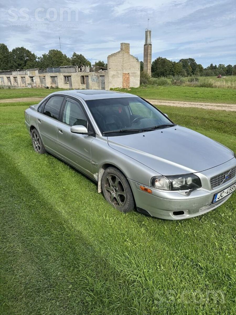 Grey Volvo S80 2004 in Tukums, with an engine capacity of 2.40 L and mileage of 519 thousand km for 750 €, photo 3 on AUTOMOTO.COM.LV