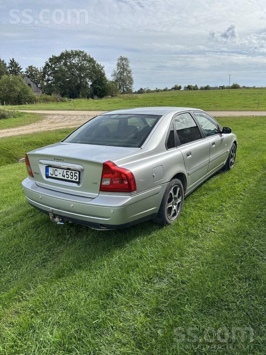 Grey Volvo S80 2004 in Tukums, with an engine capacity of 2.40 L and mileage of 519 thousand km for 750 €, photo 4 on AUTOMOTO.COM.LV