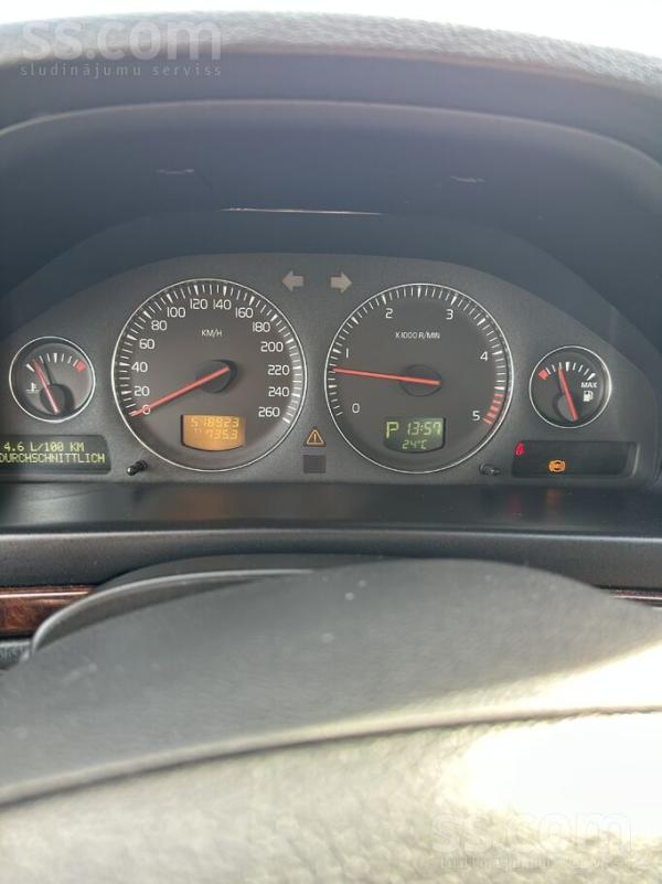 Grey Volvo S80 2004 in Tukums, with an engine capacity of 2.40 L and mileage of 519 thousand km for 750 €, photo 5 on AUTOMOTO.COM.LV