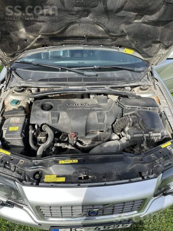 Grey Volvo S80 2004 in Tukums, with an engine capacity of 2.40 L and mileage of 519 thousand km for 750 €, photo 6 on AUTOMOTO.COM.LV