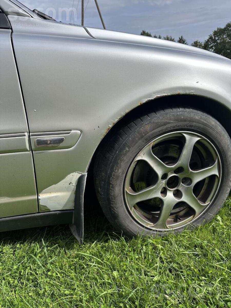 Grey Volvo S80 2004 in Tukums, with an engine capacity of 2.40 L and mileage of 519 thousand km for 750 €, photo 9 on AUTOMOTO.COM.LV