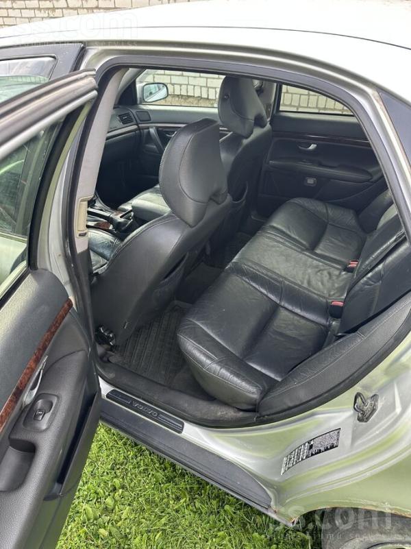 Grey Volvo S80 2004 in Tukums, with an engine capacity of 2.40 L and mileage of 519 thousand km for 750 €, photo 10 on AUTOMOTO.COM.LV