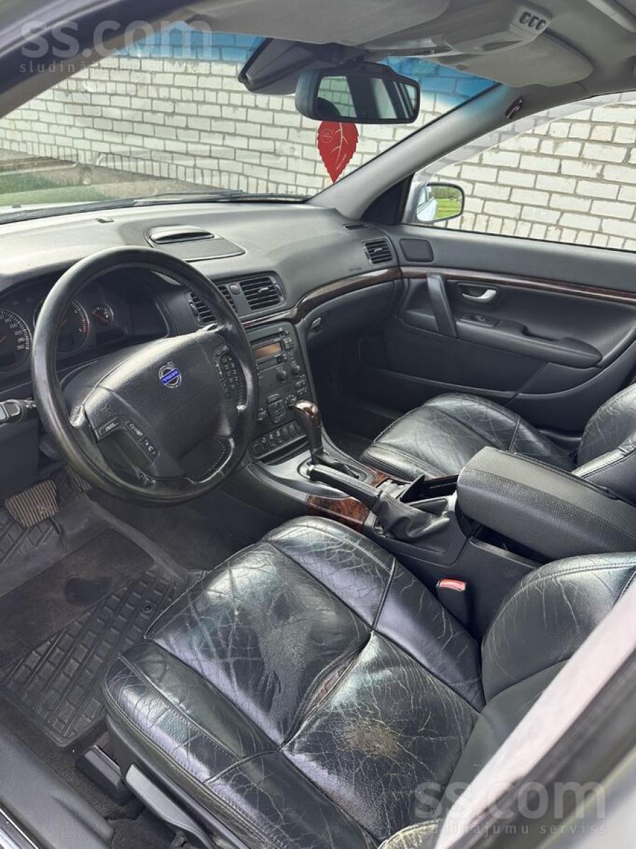 Grey Volvo S80 2004 in Tukums, with an engine capacity of 2.40 L and mileage of 519 thousand km for 750 €, photo 12 on AUTOMOTO.COM.LV