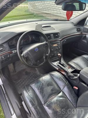 Grey Volvo S80 2004 in Tukums, with an engine capacity of 2.40 L and mileage of 519 thousand km for 750 €, photo 17 on AUTOMOTO.COM.LV