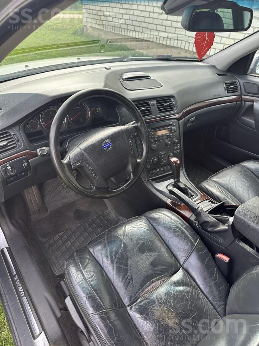Grey Volvo S80 2004 in Tukums, with an engine capacity of 2.40 L and mileage of 519 thousand km for 750 €, photo 17 on AUTOMOTO.COM.LV