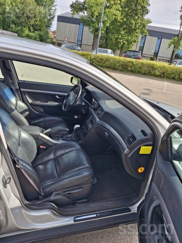 Pelēks Volvo S80 2004 Tukums, ar dzinēja tilpumu 2.40 L un nobraukumu 338 tūkst. km par 2650 €, foto 7 vietnē AUTOMOTO.COM.LV