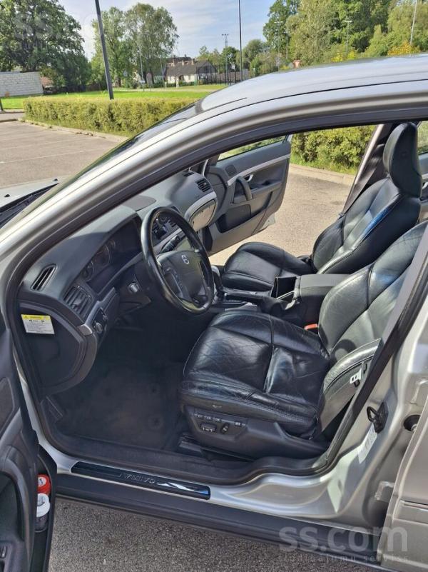 Pelēks Volvo S80 2004 Tukums, ar dzinēja tilpumu 2.40 L un nobraukumu 338 tūkst. km par 2650 €, foto 8 vietnē AUTOMOTO.COM.LV