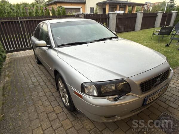 Grey Volvo S80 2004 in Riga, with an engine capacity of 2.40 L and mileage of 384 thousand km for 1800 €, photo 1 on AUTOMOTO.COM.LV