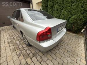 Pelēks Volvo S80 2004 Rīga, ar dzinēja tilpumu 2.40 L un nobraukumu 384 tūkst. km par 1800 €, foto 3 vietnē AUTOMOTO.COM.LV