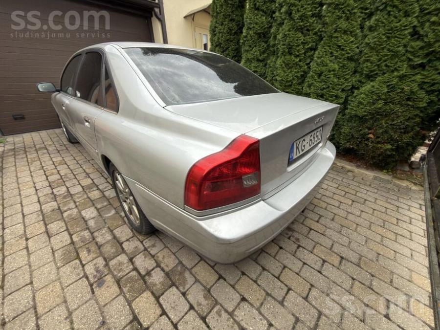 Pelēks Volvo S80 2004 Rīga, ar dzinēja tilpumu 2.40 L un nobraukumu 384 tūkst. km par 1800 €, foto 3 vietnē AUTOMOTO.COM.LV