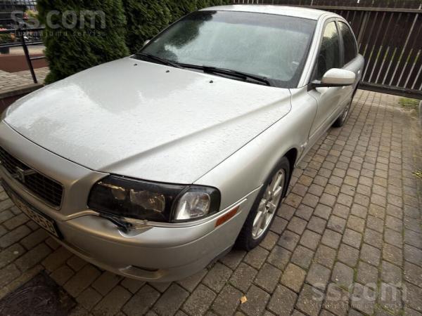Grey Volvo S80 2004 in Riga, with an engine capacity of 2.40 L and mileage of 384 thousand km for 1800 €, photo 4 on AUTOMOTO.COM.LV