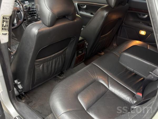 Grey Volvo S80 2004 in Riga, with an engine capacity of 2.40 L and mileage of 384 thousand km for 1800 €, photo 9 on AUTOMOTO.COM.LV