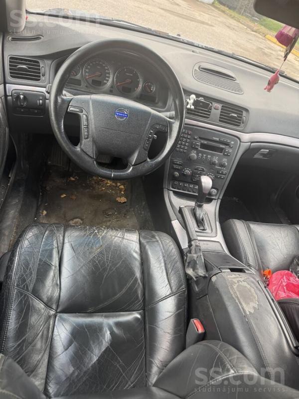 Pelēks Volvo S80 2004 Rīga, ar dzinēja tilpumu 2.40 L un nobraukumu 420 tūkst. km par 640 €, foto 4 vietnē AUTOMOTO.COM.LV