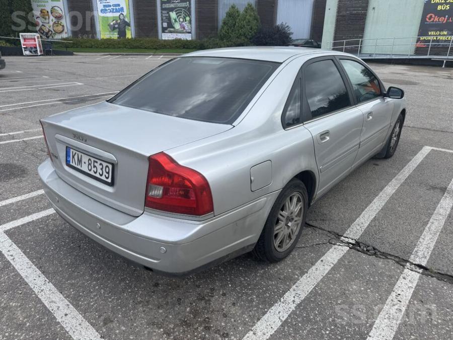 Pelēks Volvo S80 2004 Rīga, ar dzinēja tilpumu 2.40 L un nobraukumu 420 tūkst. km par 640 €, foto 5 vietnē AUTOMOTO.COM.LV